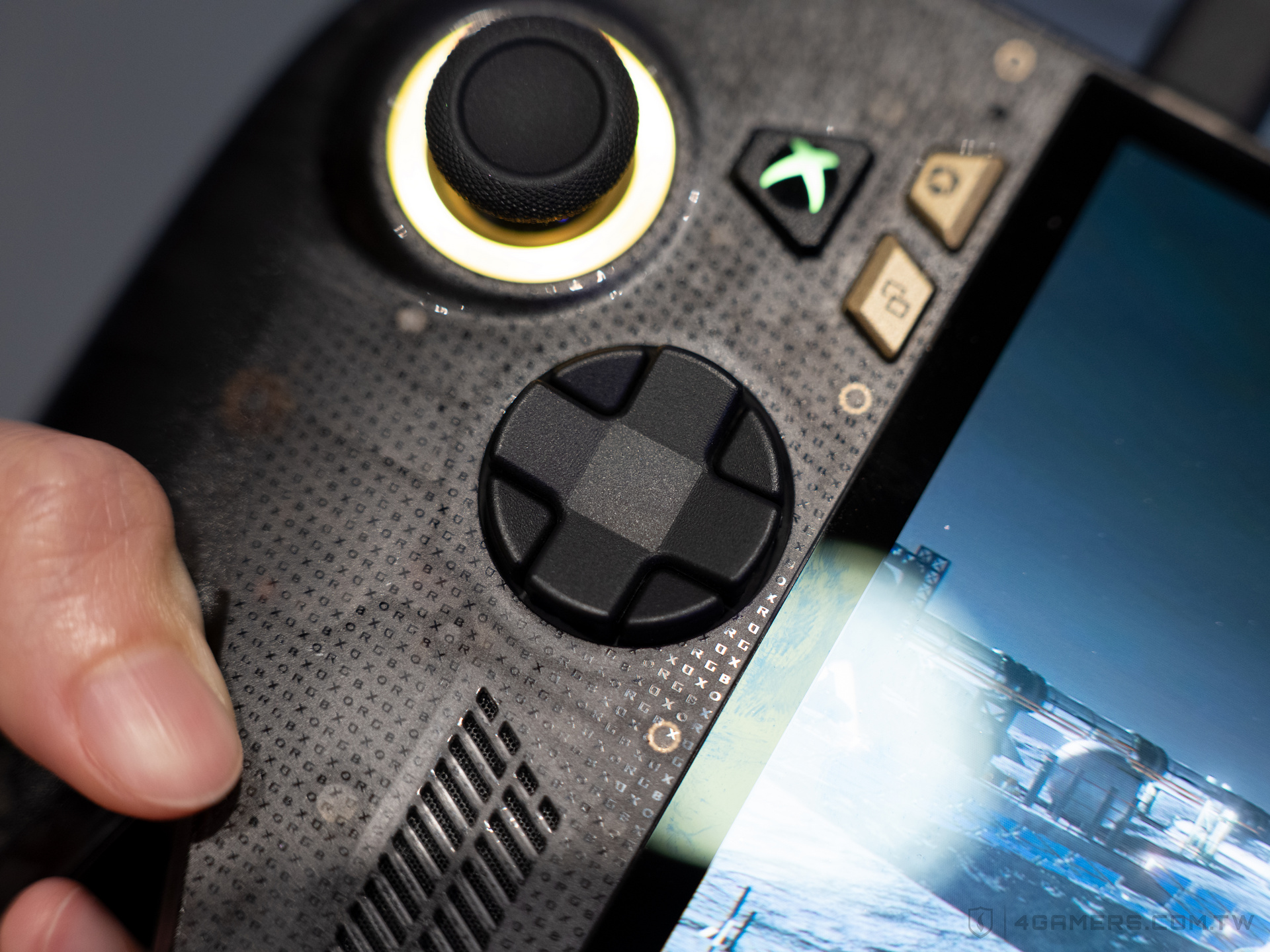 華碩ROG XBOX Ally X20電競掌機升級7.4吋OLED螢幕，還有可調整十字鍵 | 4Gamers