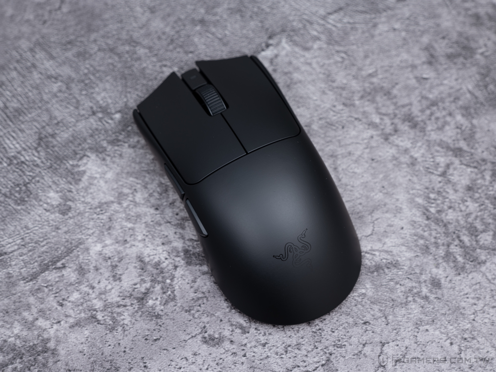 極輕盈頂級電競滑鼠Razer Viper V4 Pro評測，同場加映Razer Gigantus V2 Pro電競鼠墊 | 4Gamers