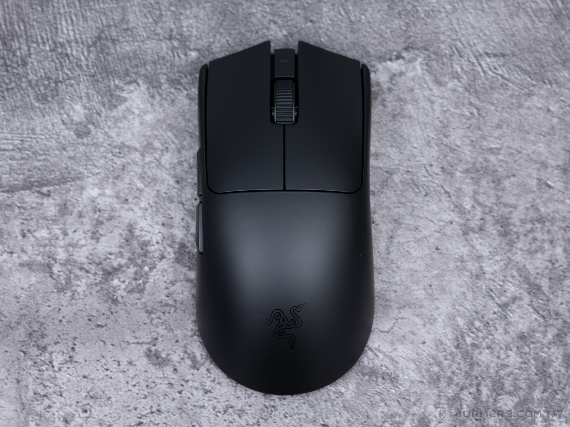 極輕盈頂級電競滑鼠Razer Viper V4 Pro評測，同場加映Razer Gigantus V2 Pro電競鼠墊 | 4Gamers