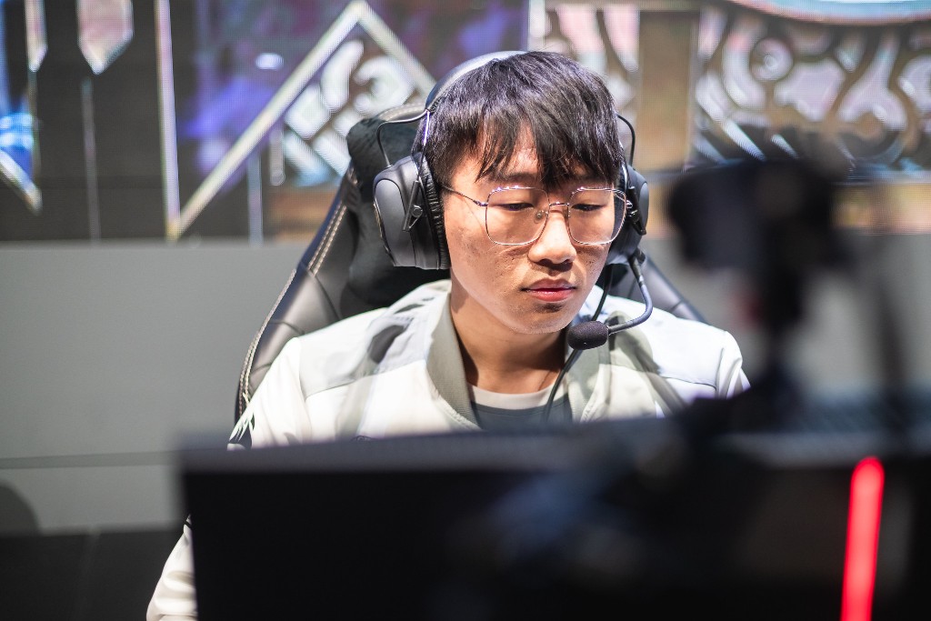 《英雄聯盟》小組賽途中iG打野Ning突發文：已和女友和平分手 | 4Gamers