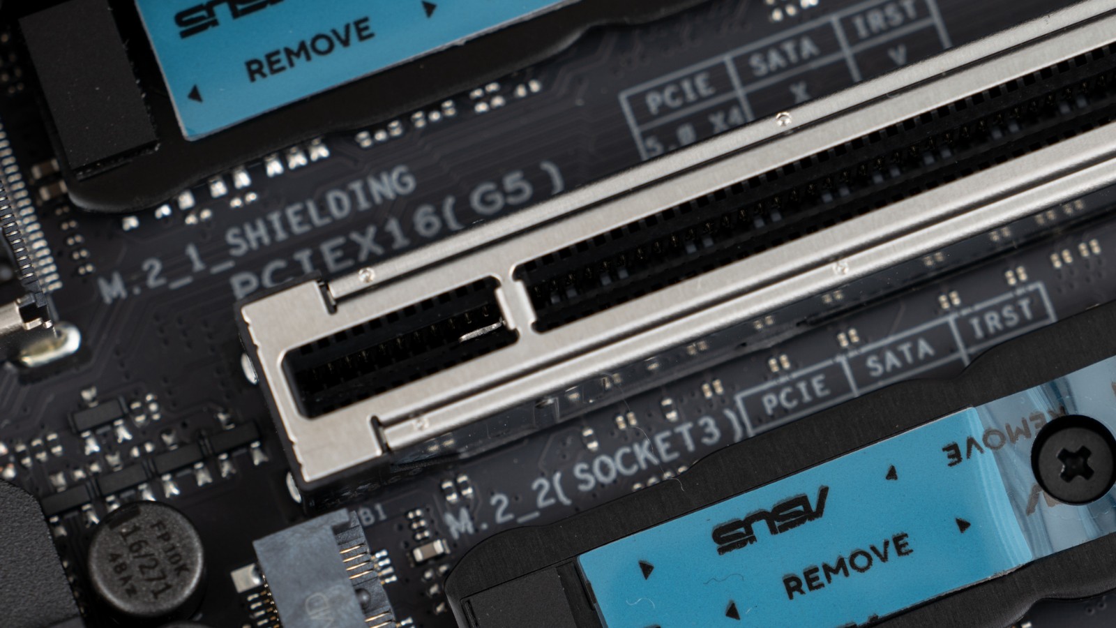 華碩解釋Q-Release Slim設計機制，請先抬起尾端再拔顯卡 | 4Gamers