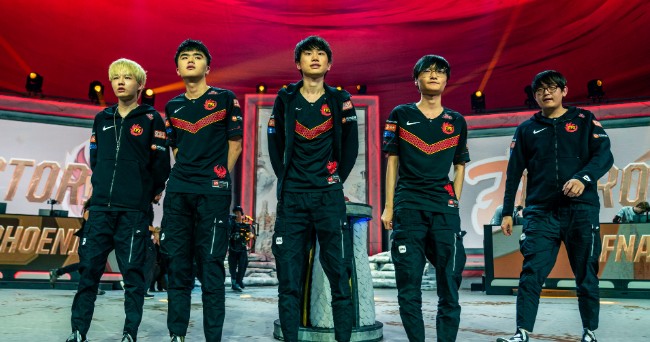 《英雄聯盟》證明實力！FPX擊敗FNC挺進四強，Doinb：小組賽大家都太緊張了😅 | 4Gamers