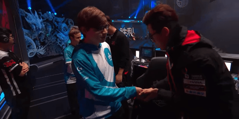 WC 2017｜小組賽Day2：前期失誤不斷，AHQ不敵C9吞下首敗 | 4Gamers