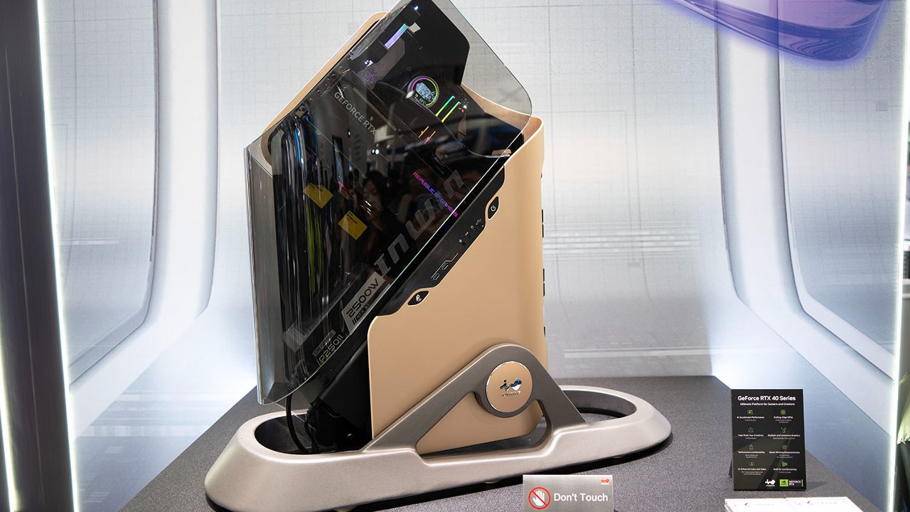 迎廣InWin展示infinite電動開關機殼，配備業界最大尺寸非對稱曲面玻璃 | 4Gamers