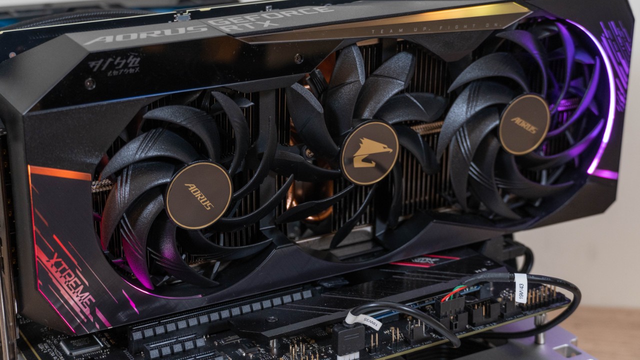 AORUS GeForce RTX 3080 XTREME 10G - LCD螢幕即時數據、超飽和散熱技術輔助 | 4Gamers