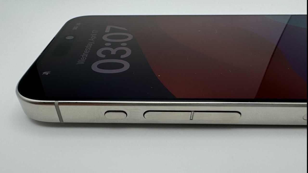Apple iPhone 15 Pro Max原型機曝光，實體按鍵真的差點改為震動模擬 | 4Gamers