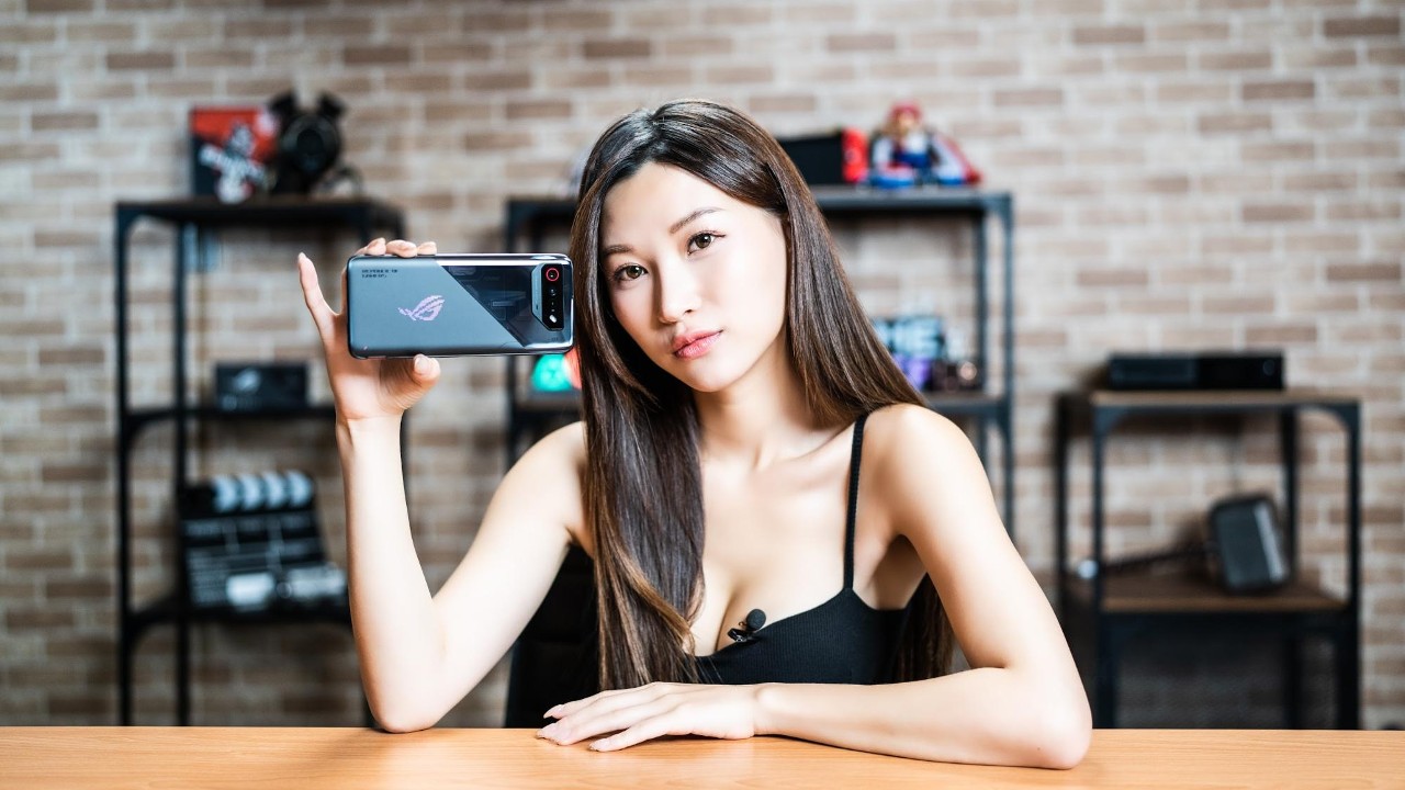 77777！驍龍起飛 ROG Phone 7【月薪交易所】 | 4Gamers