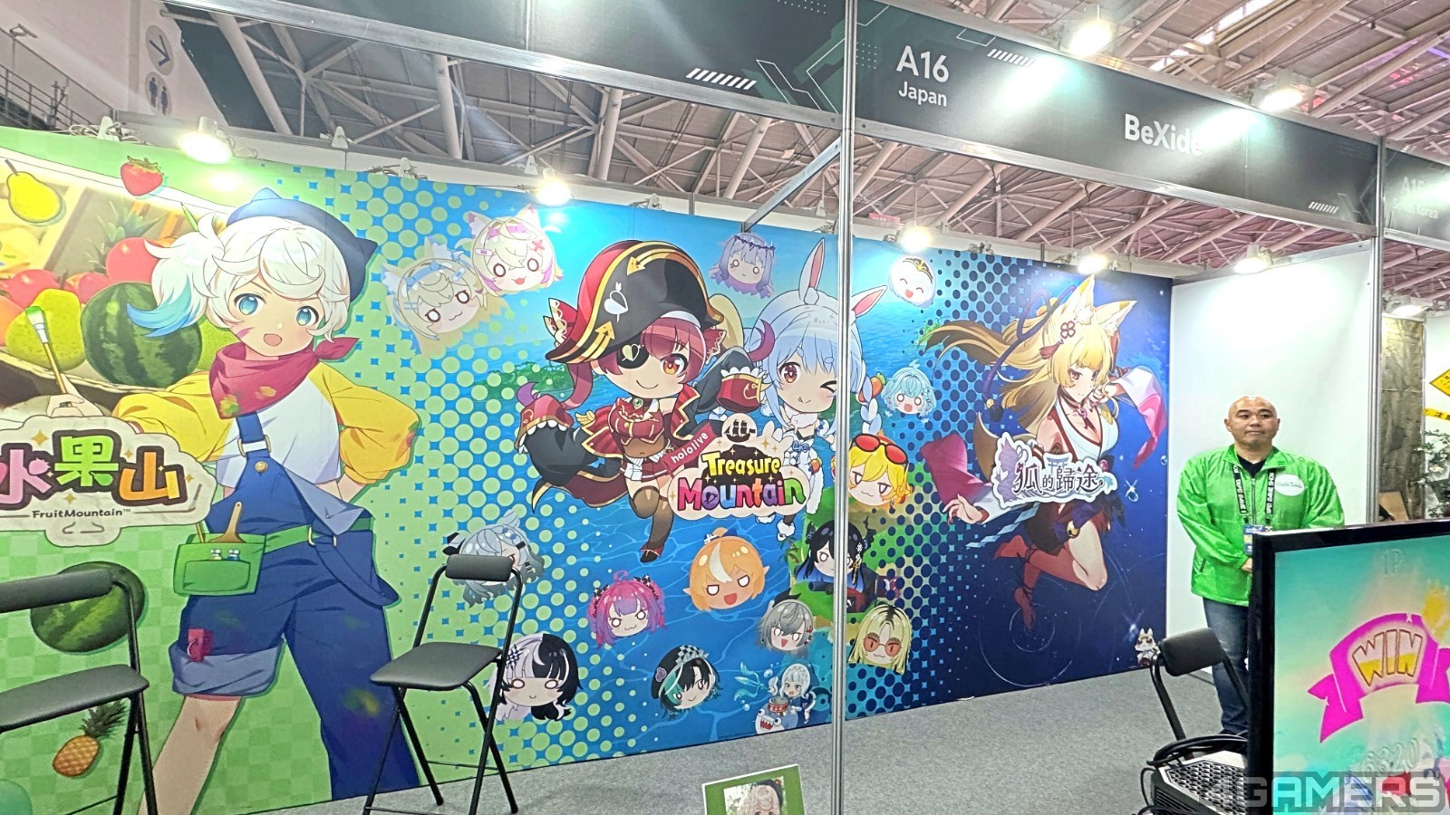 《hololive寶藏山》台北電玩展現場雙人對決，堆滿72位成員拿瑪琳小貼紙 | 4Gamers