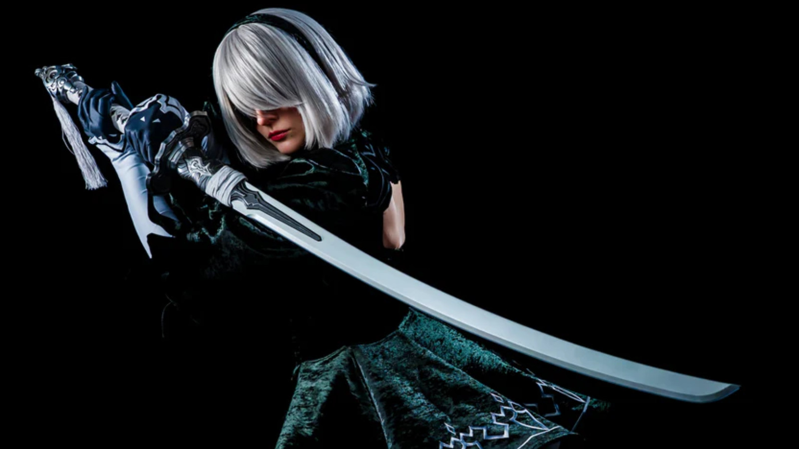 1：1《尼爾自動人形》2B配劍「白之契約」公開，六月開放預購 | 4Gamers